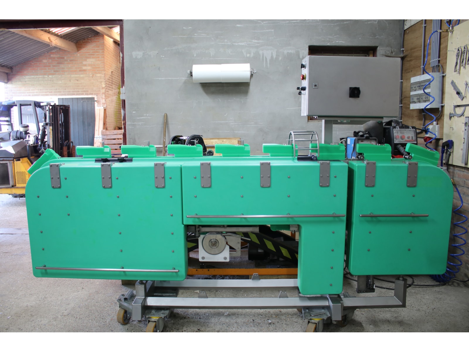 Immediately available, reconditioned automatic filleting machine BC40 ...