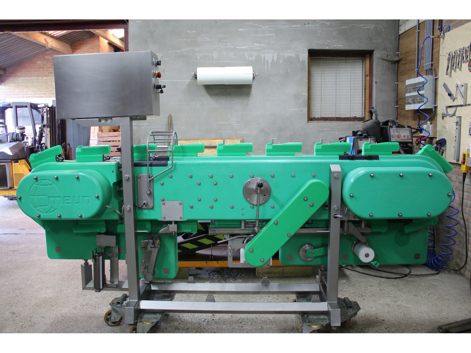 Immediately available, reconditioned automatic filleting machine BC40 ...